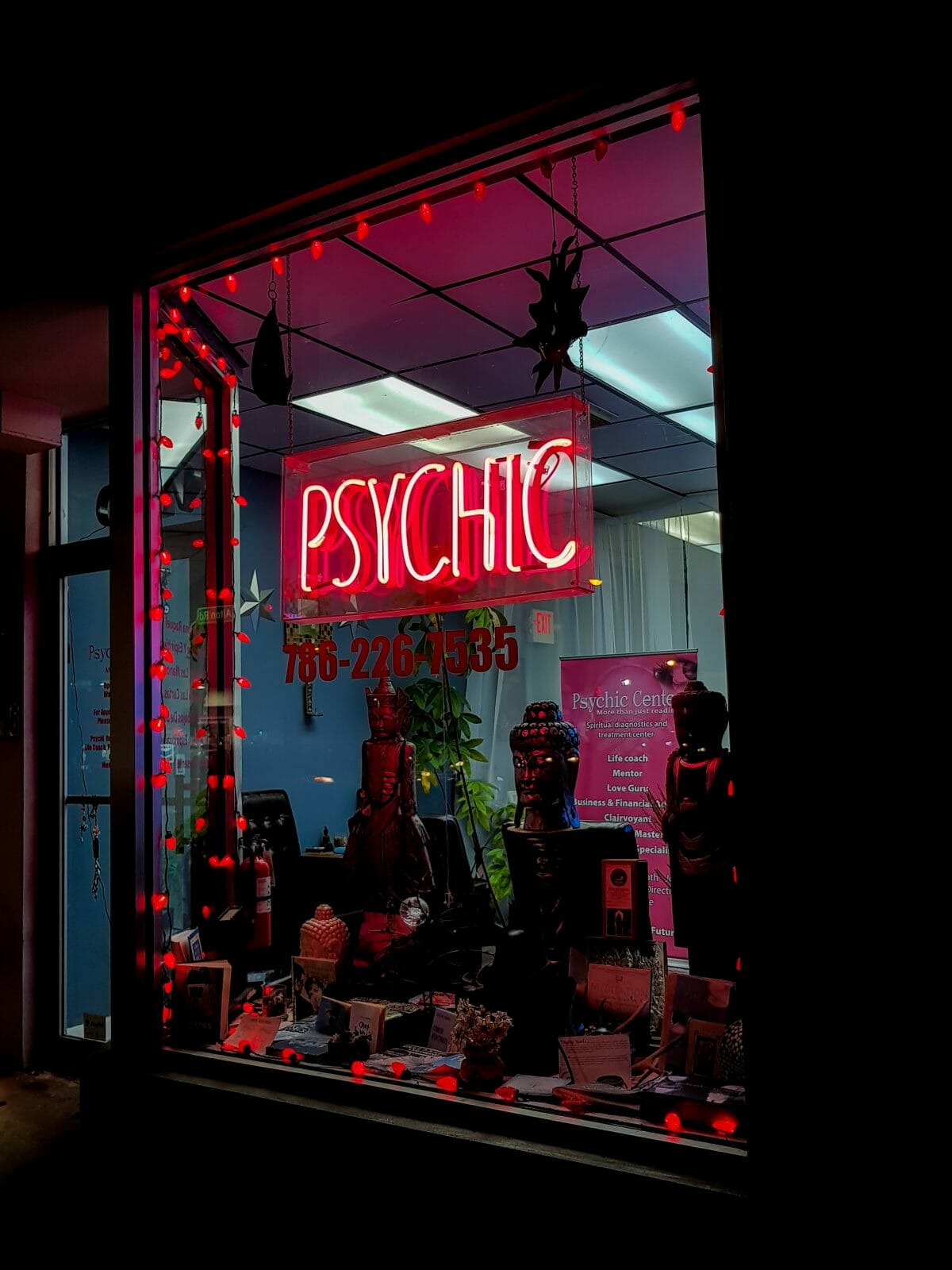 3 Ways Real Psychic Readings Are Giving Women Of All Ages A Sense Of ...